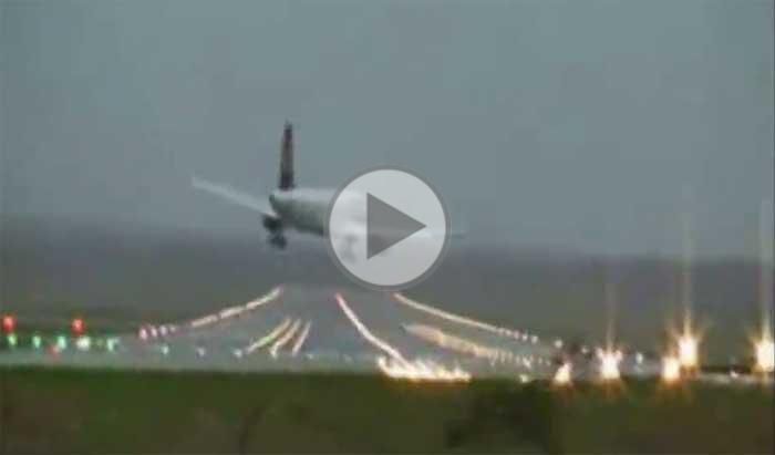 VIDEO - L'Airbus A320 frôle le crash lors d'un atterrissage par forts ...