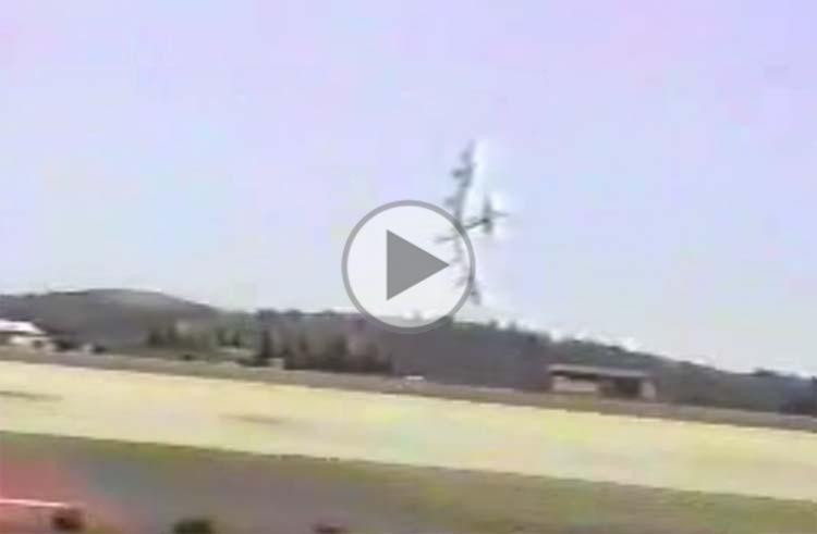 VIDEO - B52 steep turn and crash on Fairchild Air Force Base in USA