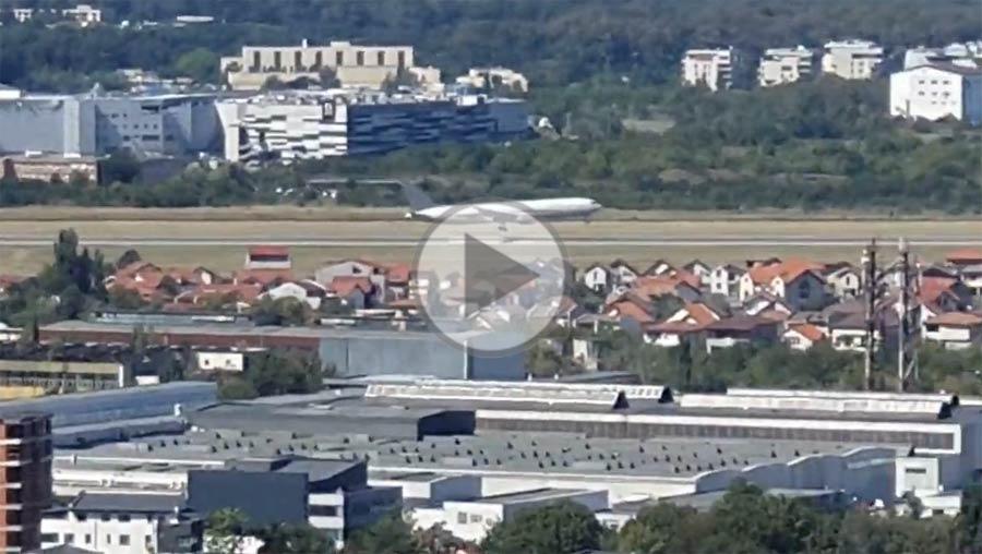 VIDEO - Boeing 767 main landing gear collapses on landing